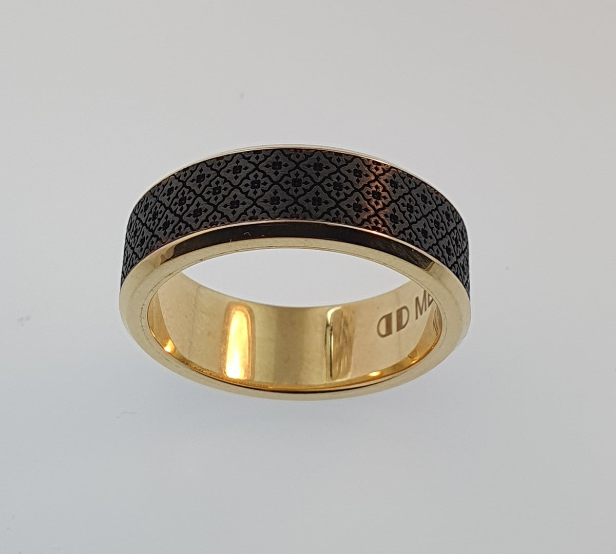 9ct Yellow Gold & Carbon Fibre – The Goldsmiths Gallery Limited
